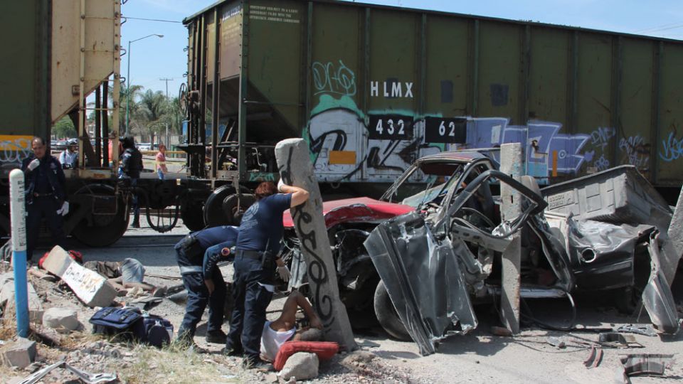 Embiste tren a tres hombres y uno muere - Periódico AM