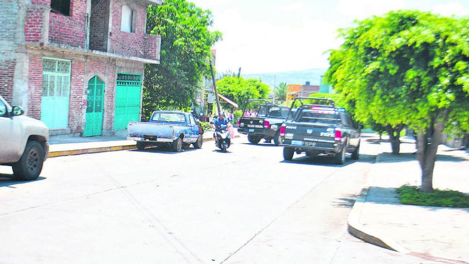 Detienen a 2 hombres en moto - Periódico AM