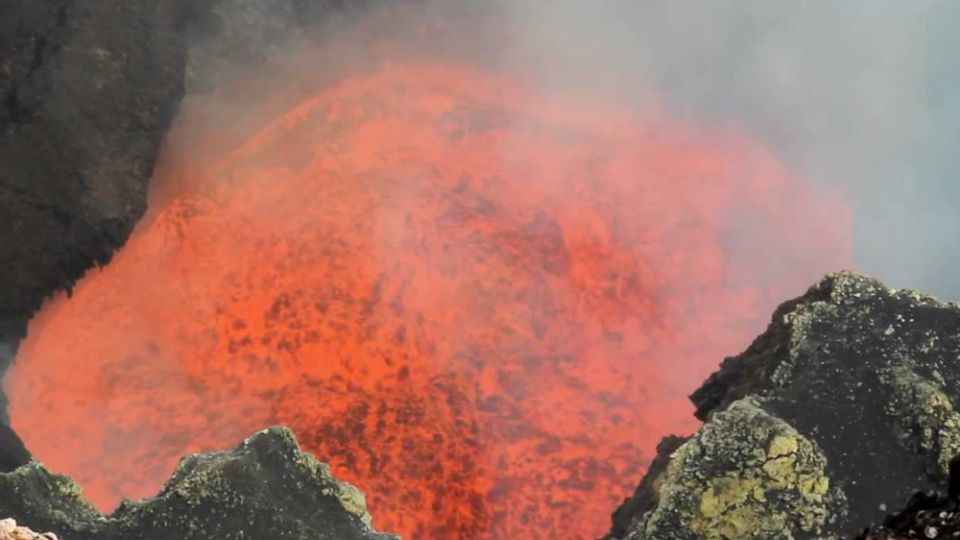 Alerta roja por erupción volcánica - Periódico AM