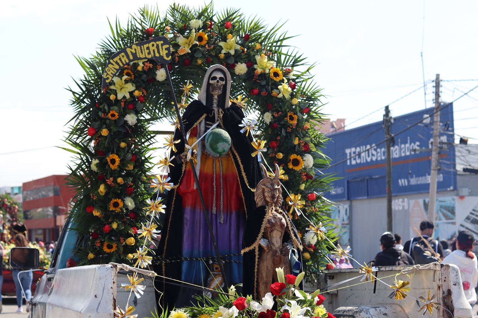Peregrinación de la “Niña blanca” congrega a cientos en Pachuca ...