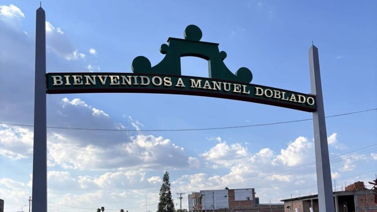 Manuel Doblado: Estrenan letrero de bienvenida en carretera a Cuerámaro