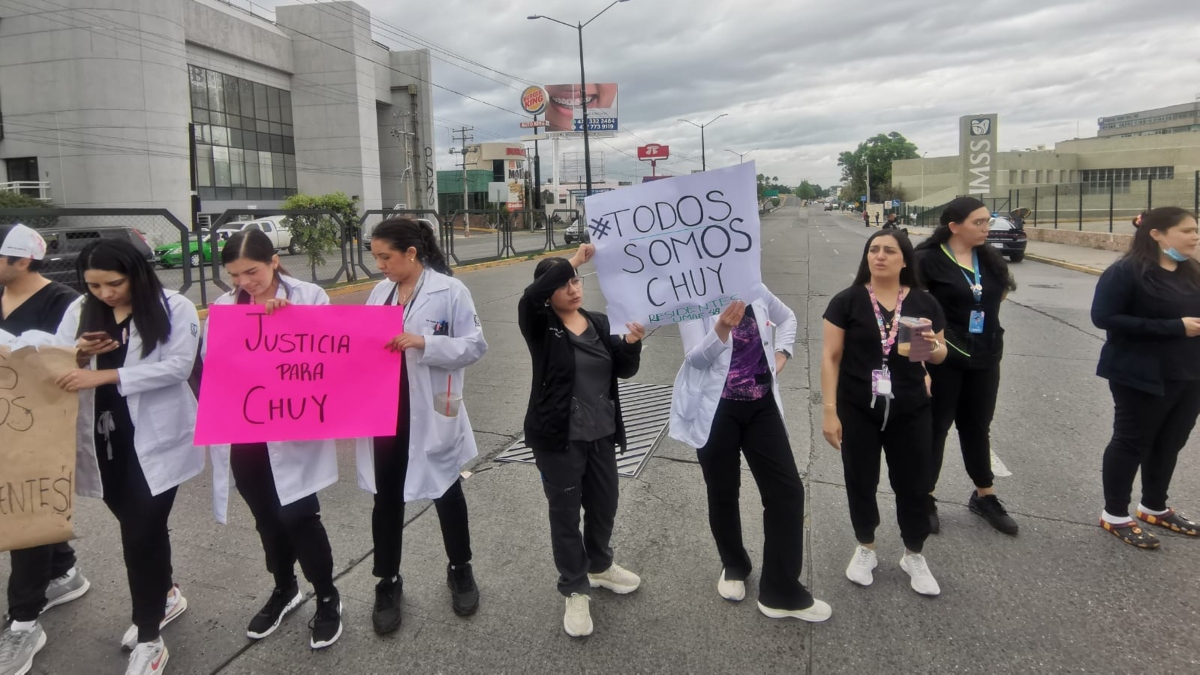 Protesta de médicos en León: Residentes cierran calles - Periódico AM
